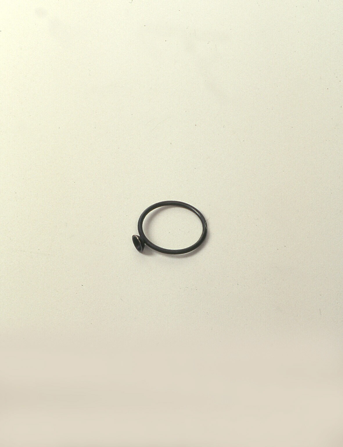 Ring met traancontainer